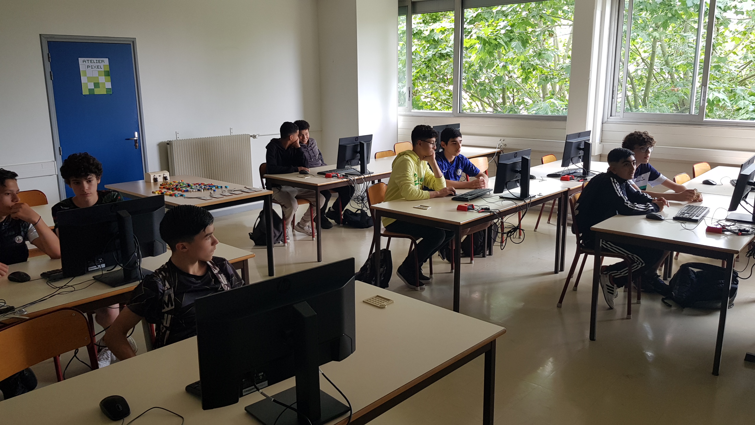 Les élèves de 4°4 visitent l'ENIT - Actualités - Collège Desaix